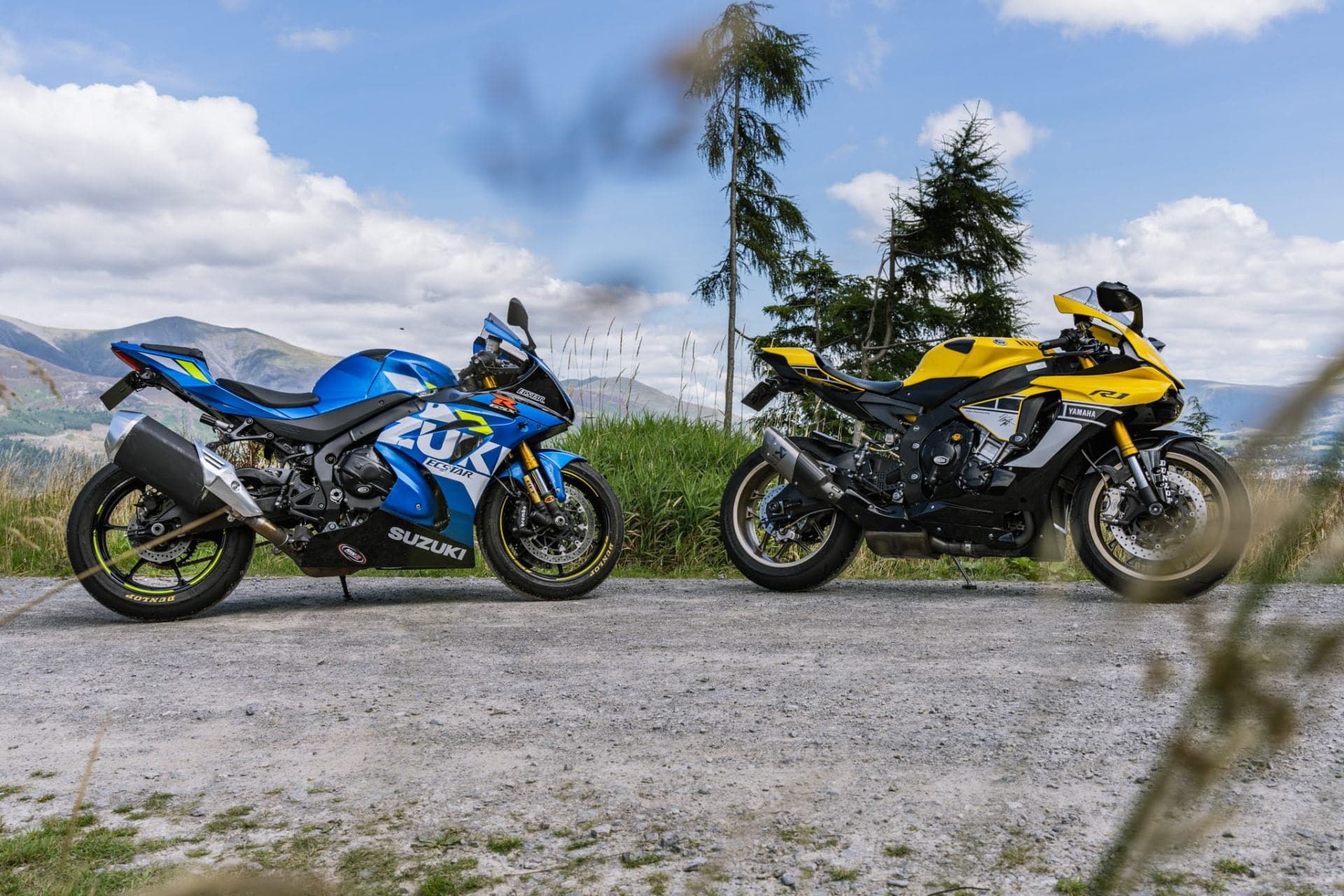 Yamaha R1 vs Suzuki GSXR 1000 – Knox Superbike Shootout 🔥 P.1 The road ...