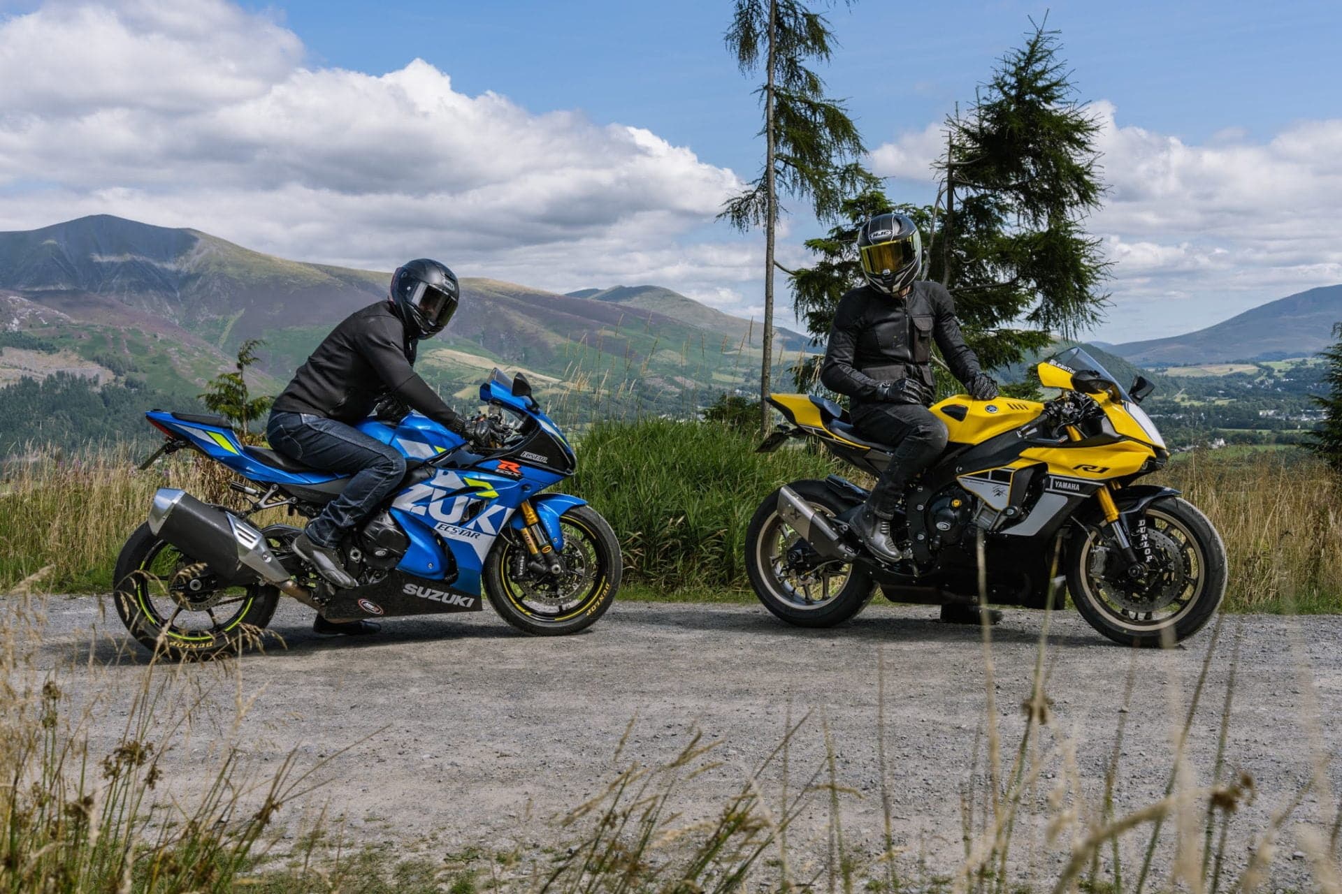 Yamaha R1 vs Suzuki GSXR 1000 – Knox Superbike Shootout 🔥 P.1 The road ...