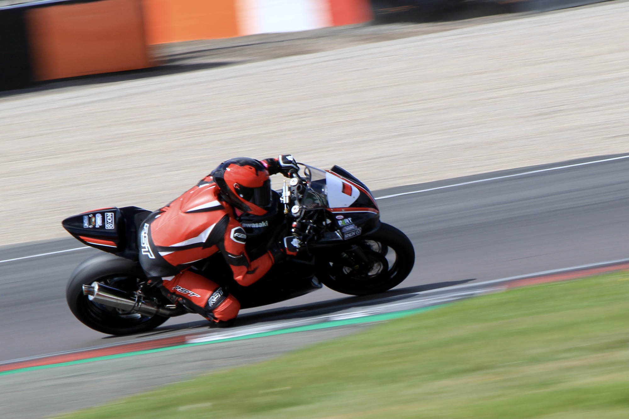 Knox Sponsored Rider: Alex Latham - Knox